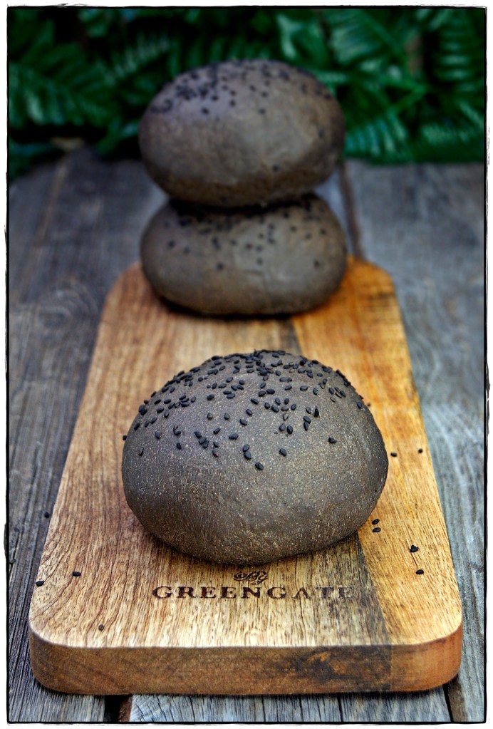 PAN DE HAMBURGUESA A LA TINTA DE CALAMAR | Cosmopolitan Cuisine